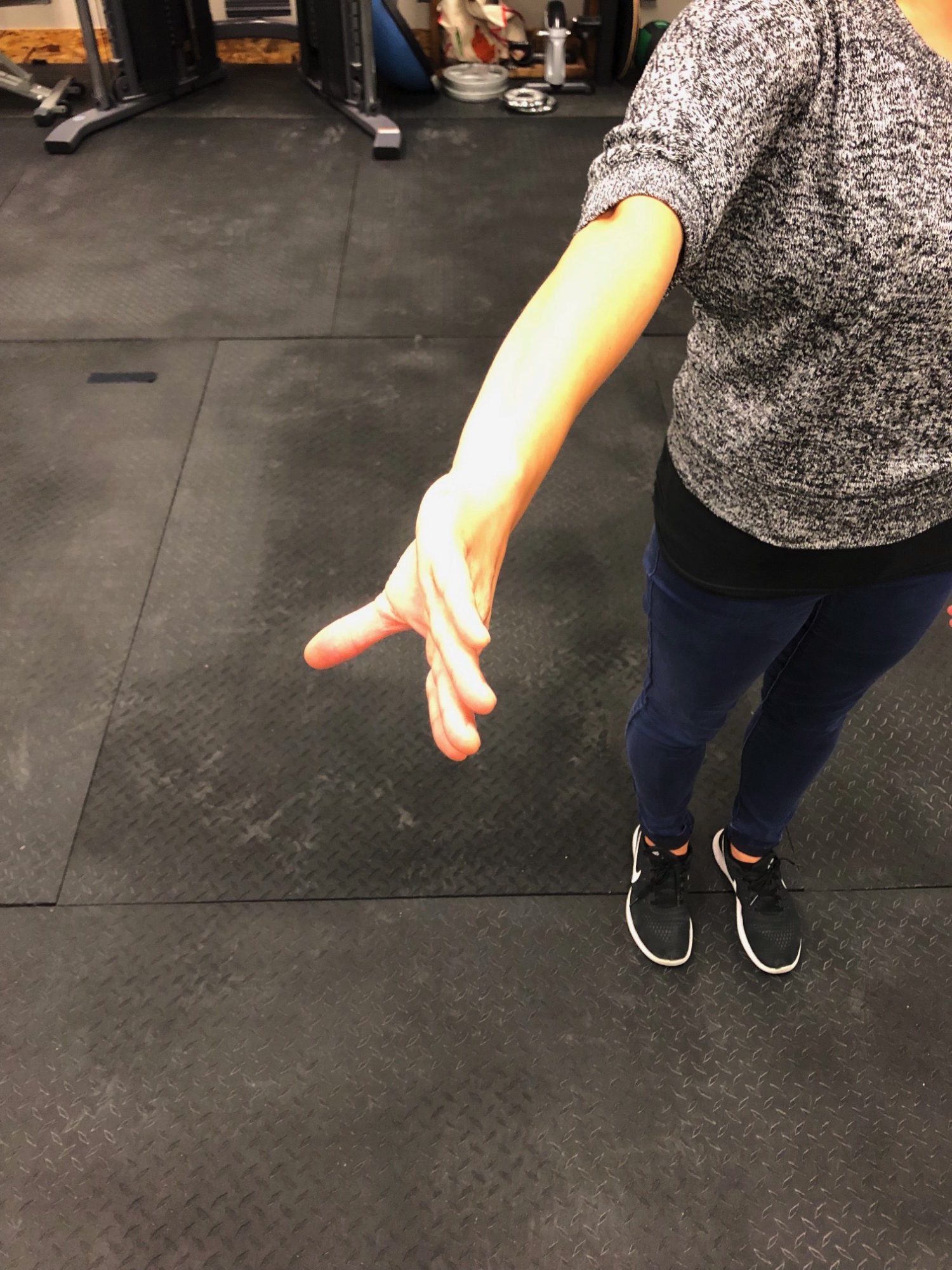 AROM Wrist - Zen Physiotherapy